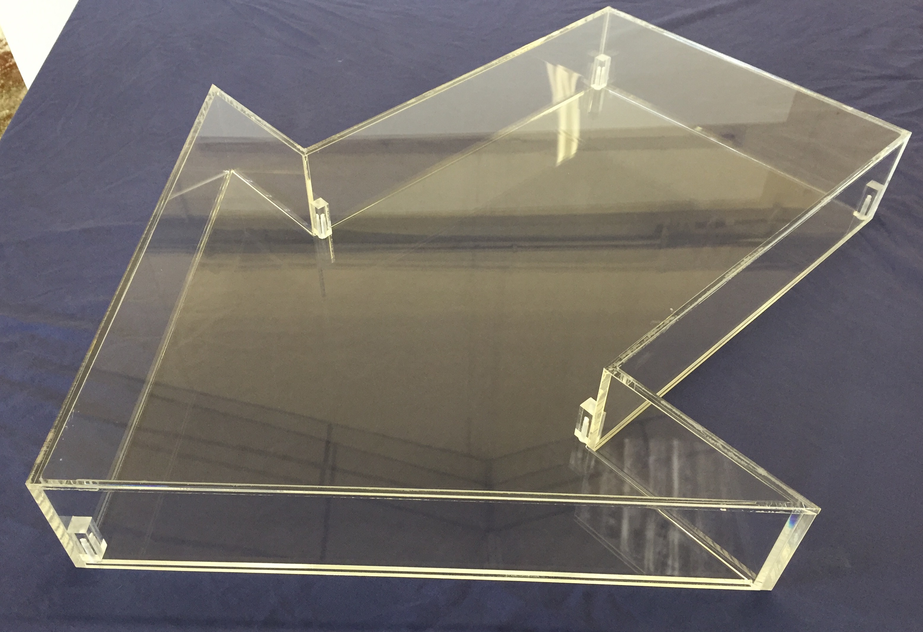 arrow-shaped-display-case – XG Plastics Ltd